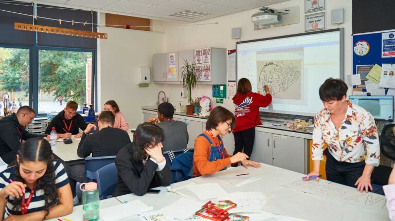 Học bổng 140% du học Anh tại Worthgate School Canterbury 2026